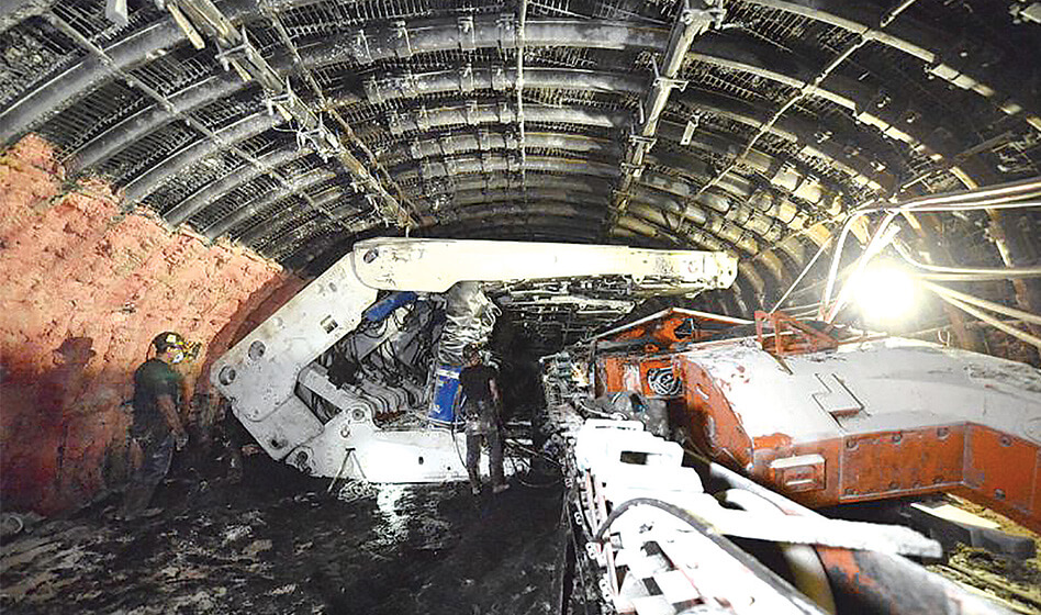 Becker Mining USA Power Roof Support